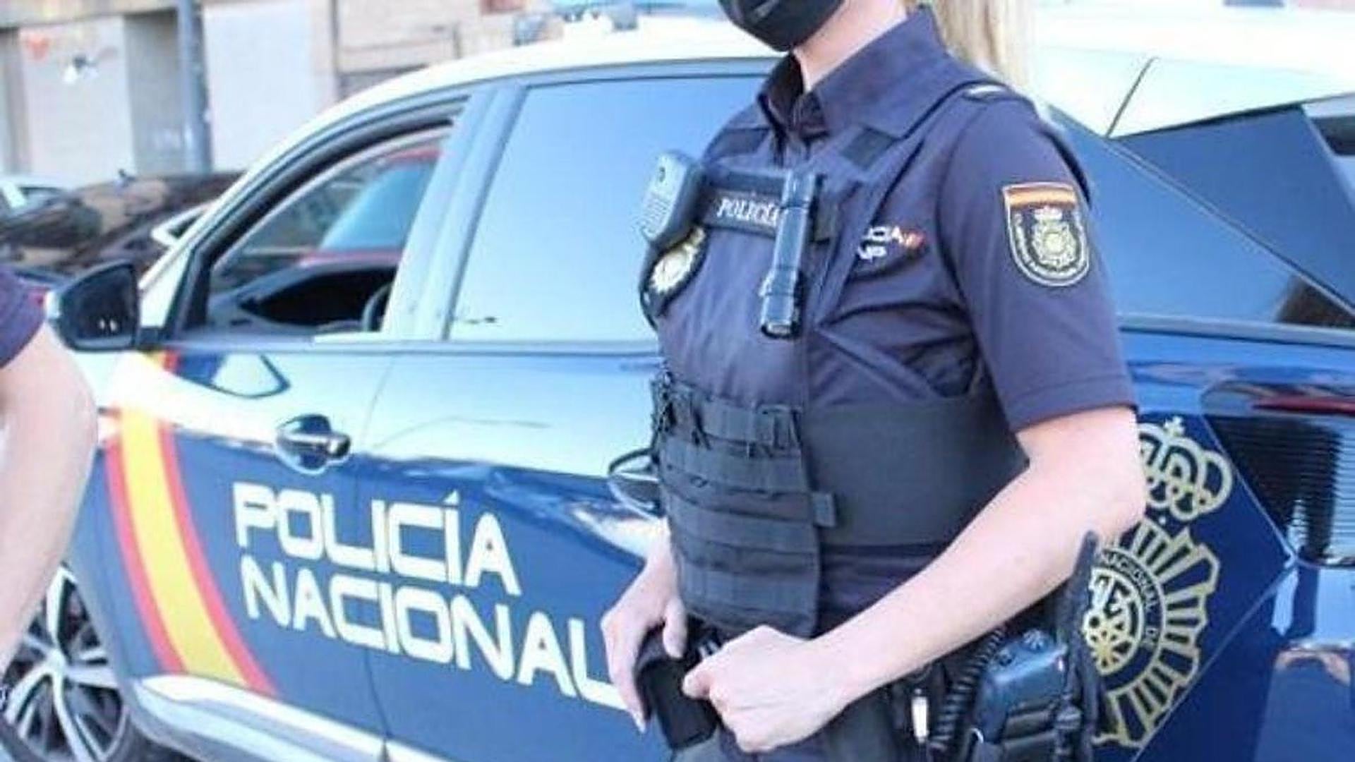 Eight arrested in Marbella for violently snatching a mobile phone and trying to force the victim ...